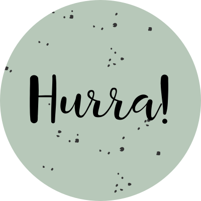 Grüne Aufkleber mit dem Text Hurra